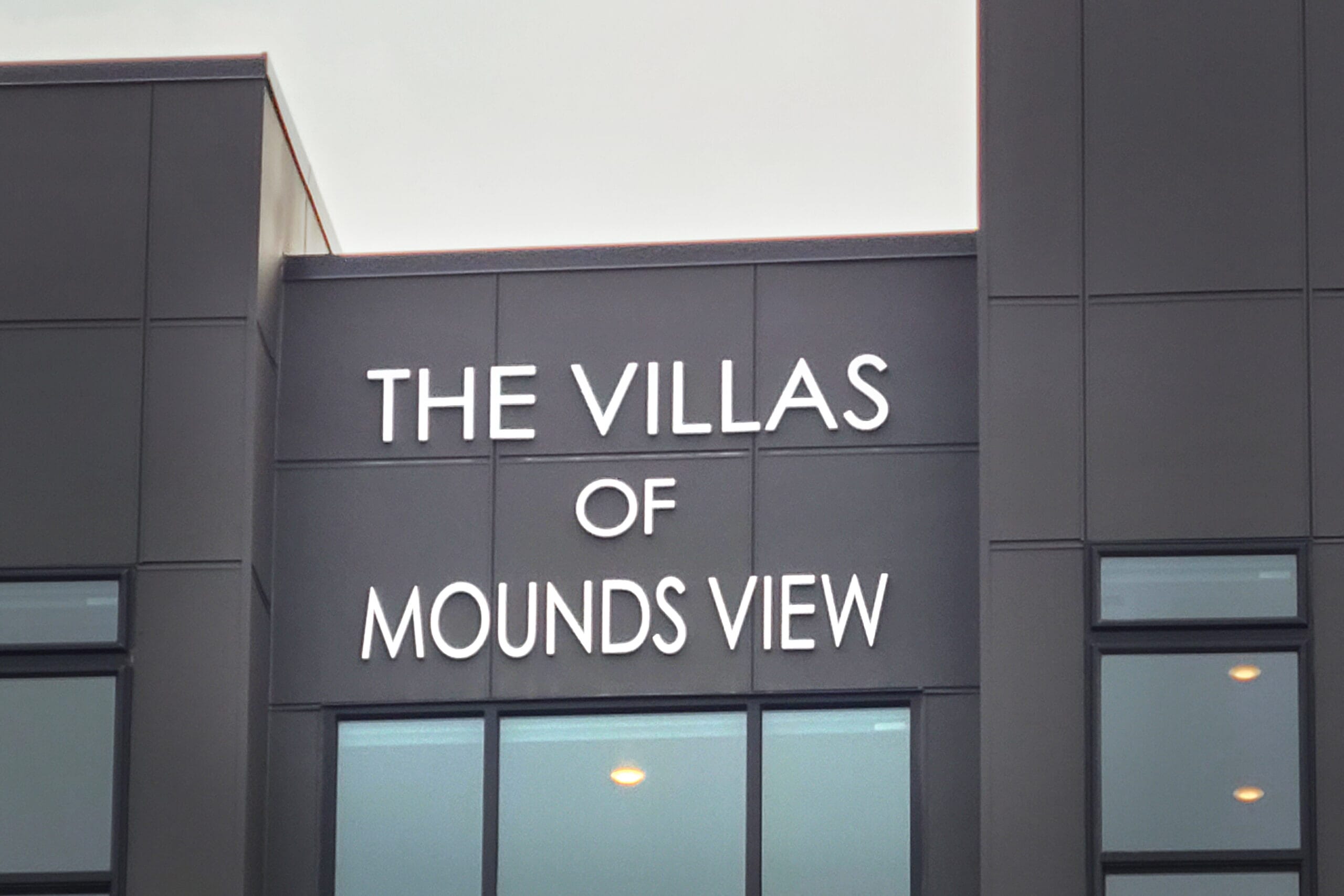 Dimensional letters & logos